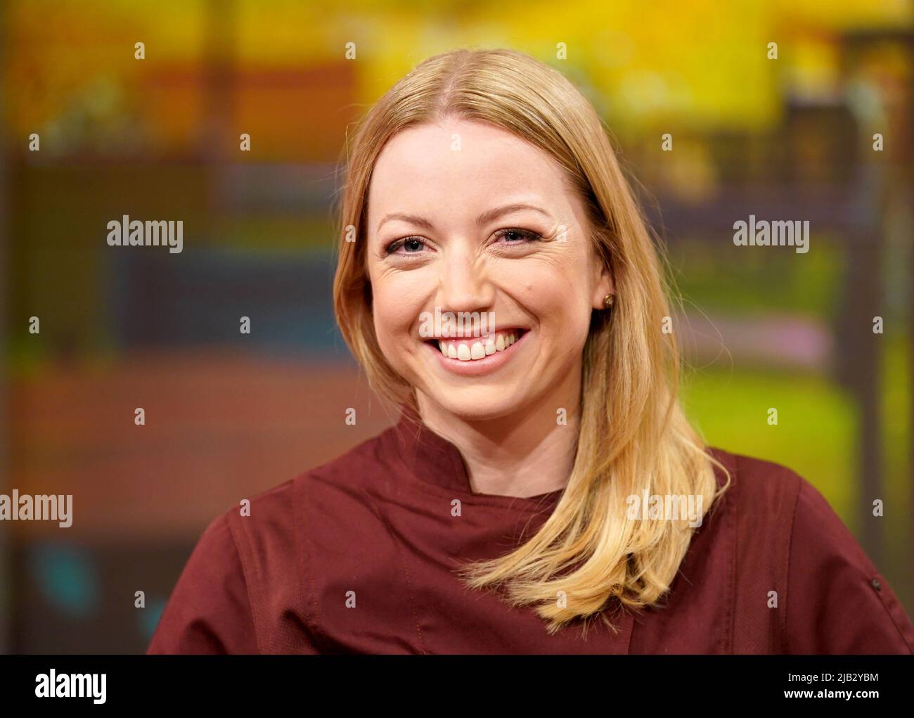 07 January 2022, Hamburg: TV chef Zora Klipp stands in the studio set ...