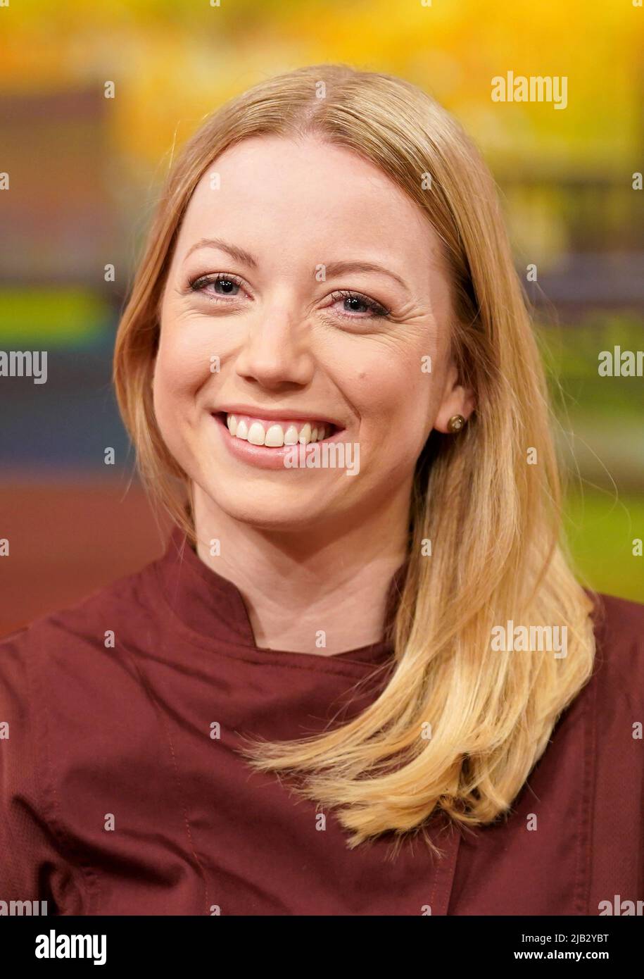 07 January 2022, Hamburg: TV chef Zora Klipp stands in the studio set ...