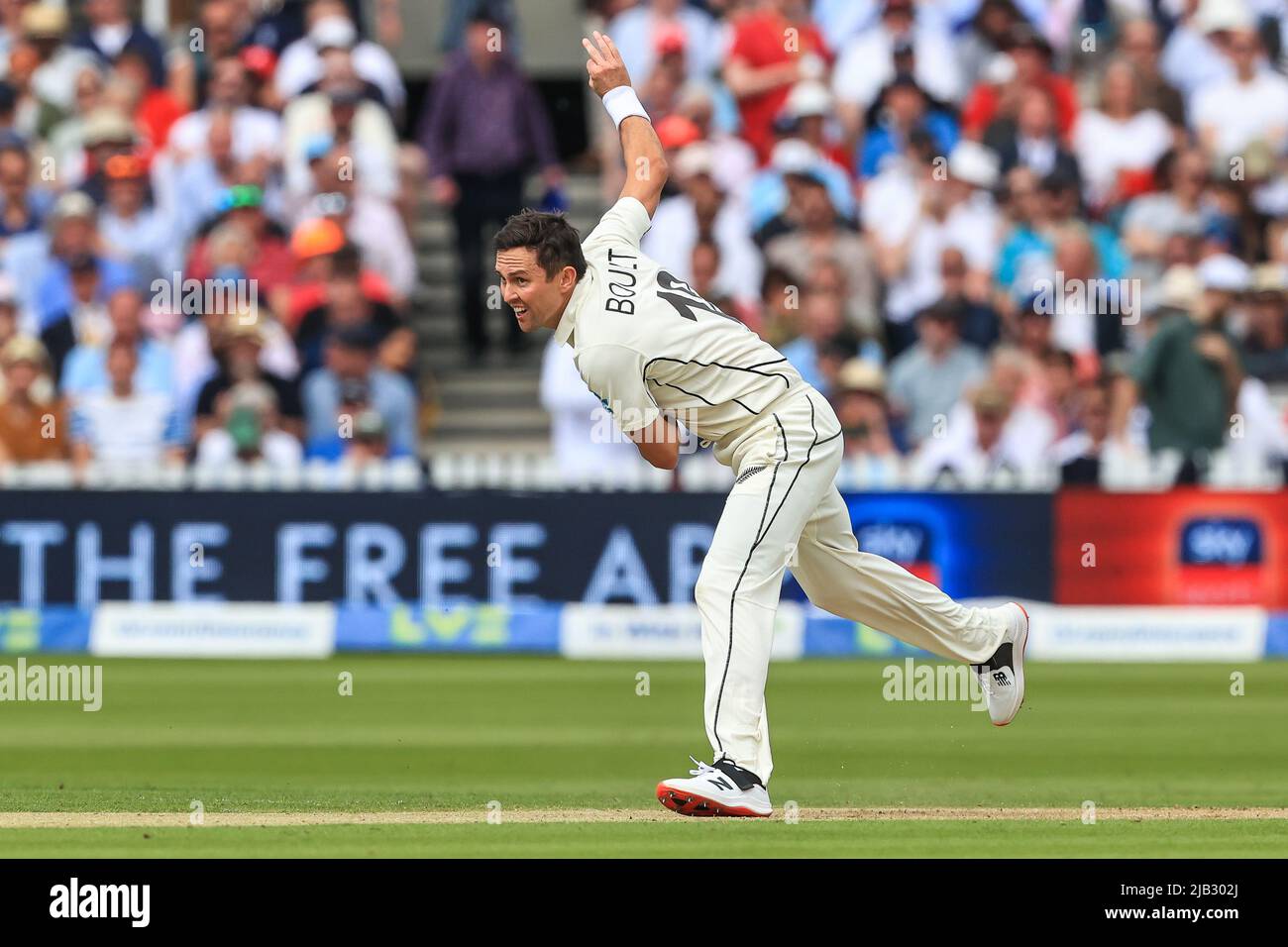 New zealand cricket trent boult hi-res stock photography and images - Alamy