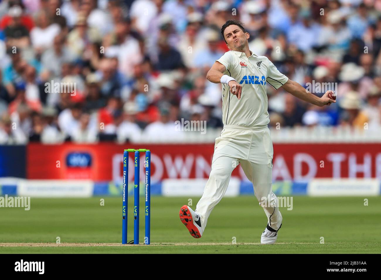 Trent boult new zealand hi-res stock photography and images - Alamy