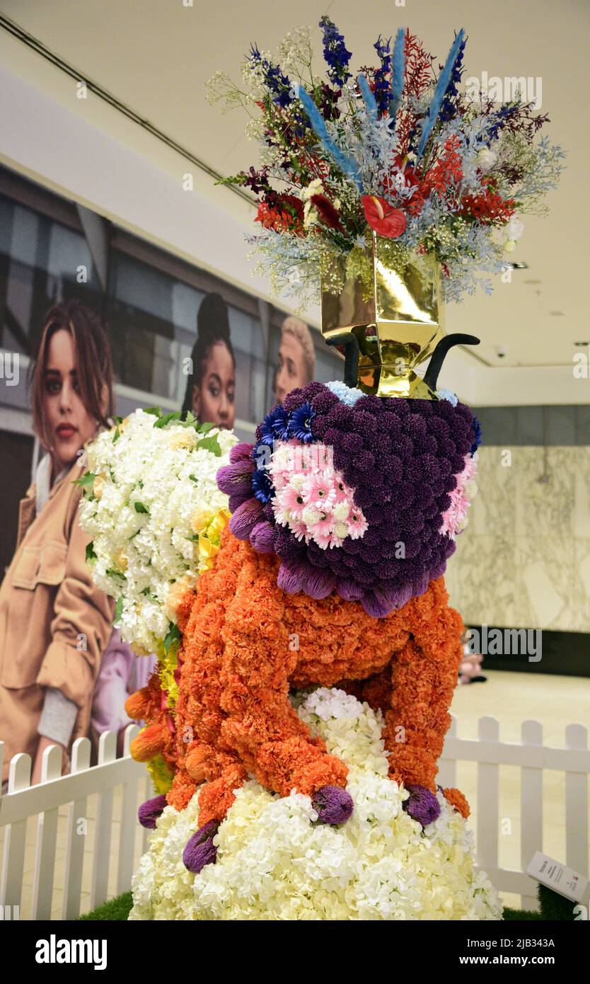 Manchester, UK, 2nd June, 2022. 'Queen Bee' in Arndale shopping centre ...