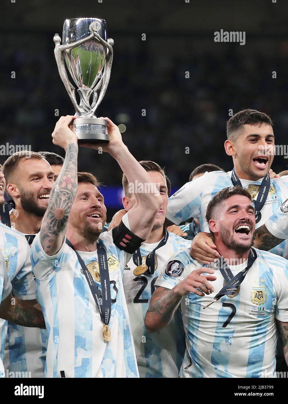 Lionel messi argentina trophy hi-res stock photography and images - Alamy