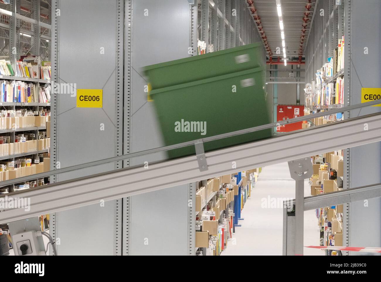 Logistica box hi-res stock photography and images - Alamy