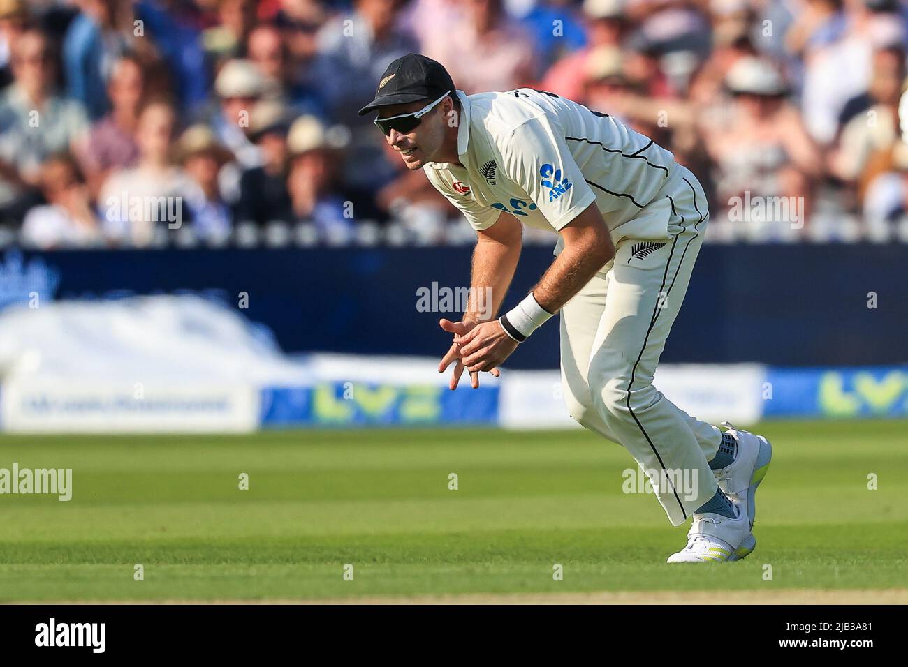 Tim southee catching hi-res stock photography and images - Alamy
