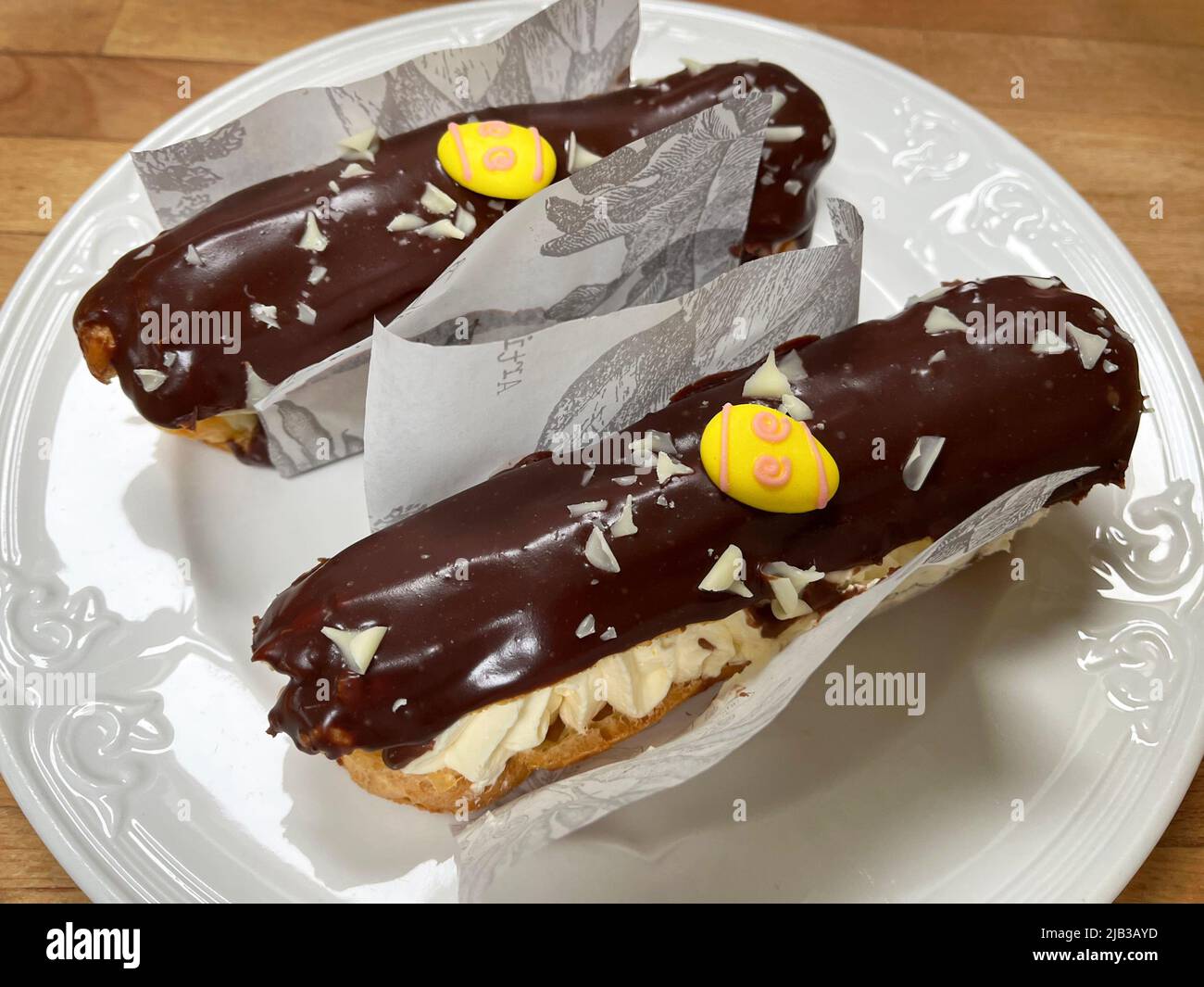 Eclair buns hi-res stock photography and images - Alamy