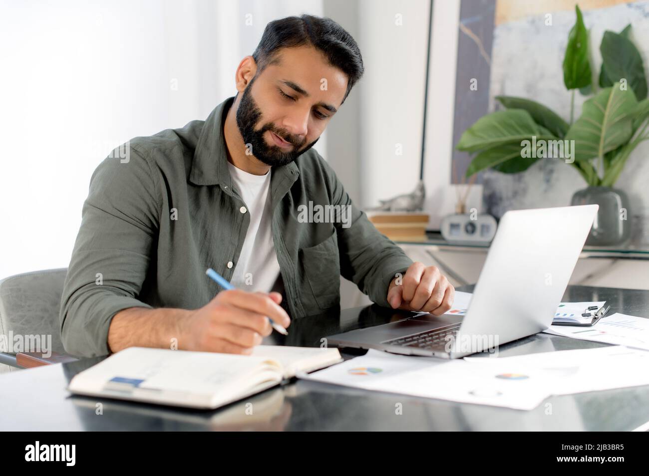 Ceo boss manager works hi-res stock photography and images - Alamy