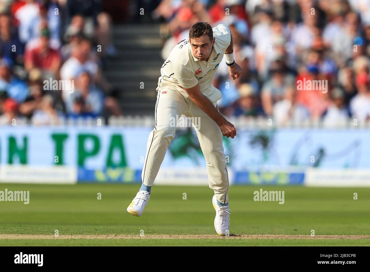 Tim Southee of New Zealand bowling Stock Photo - Alamy