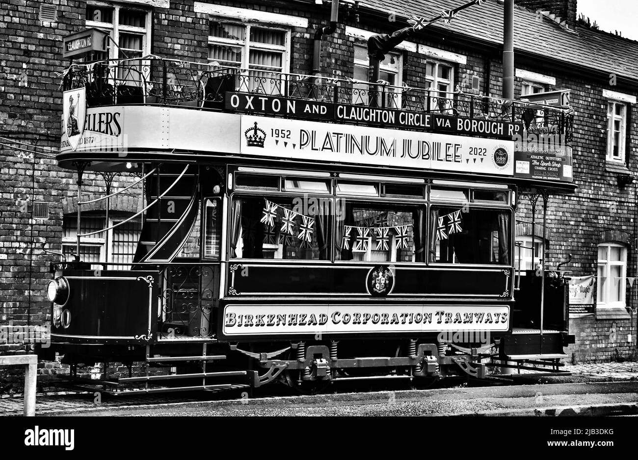 Platinum jubilee elizabeth Black and White Stock Photos & Images - Alamy