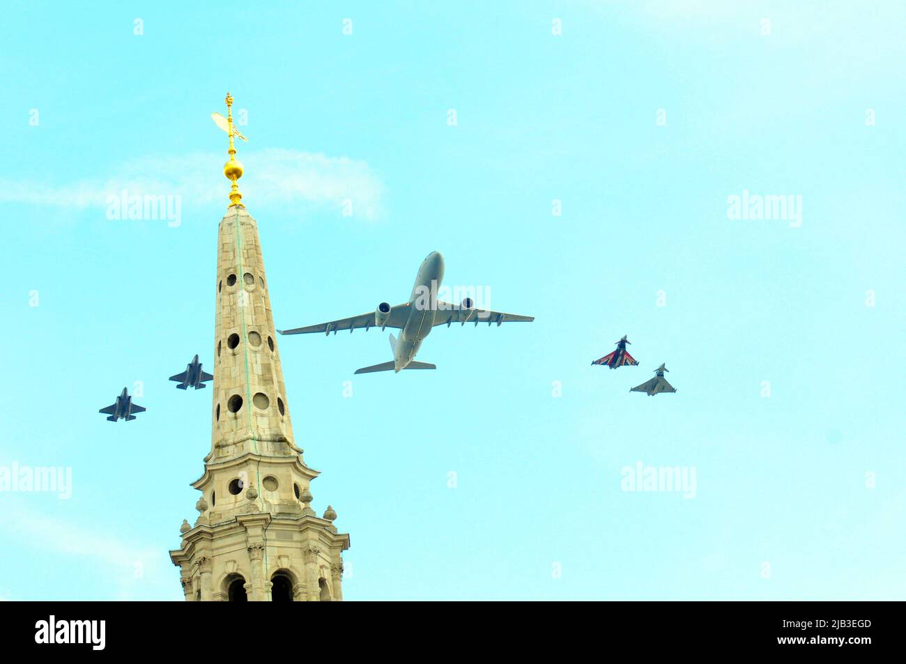 Jubilee fly past hi-res stock photography and images - Alamy
