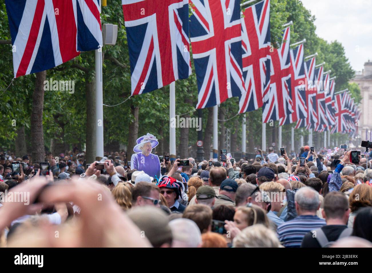 Queen cutout hi-res stock photography and images - Alamy