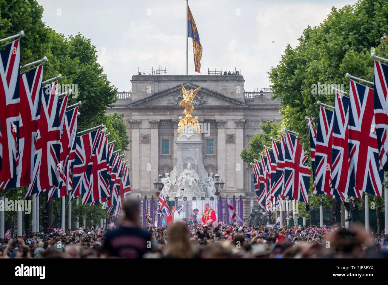 Platinum jubilee balcony 2022 hi-res stock photography and images - Alamy