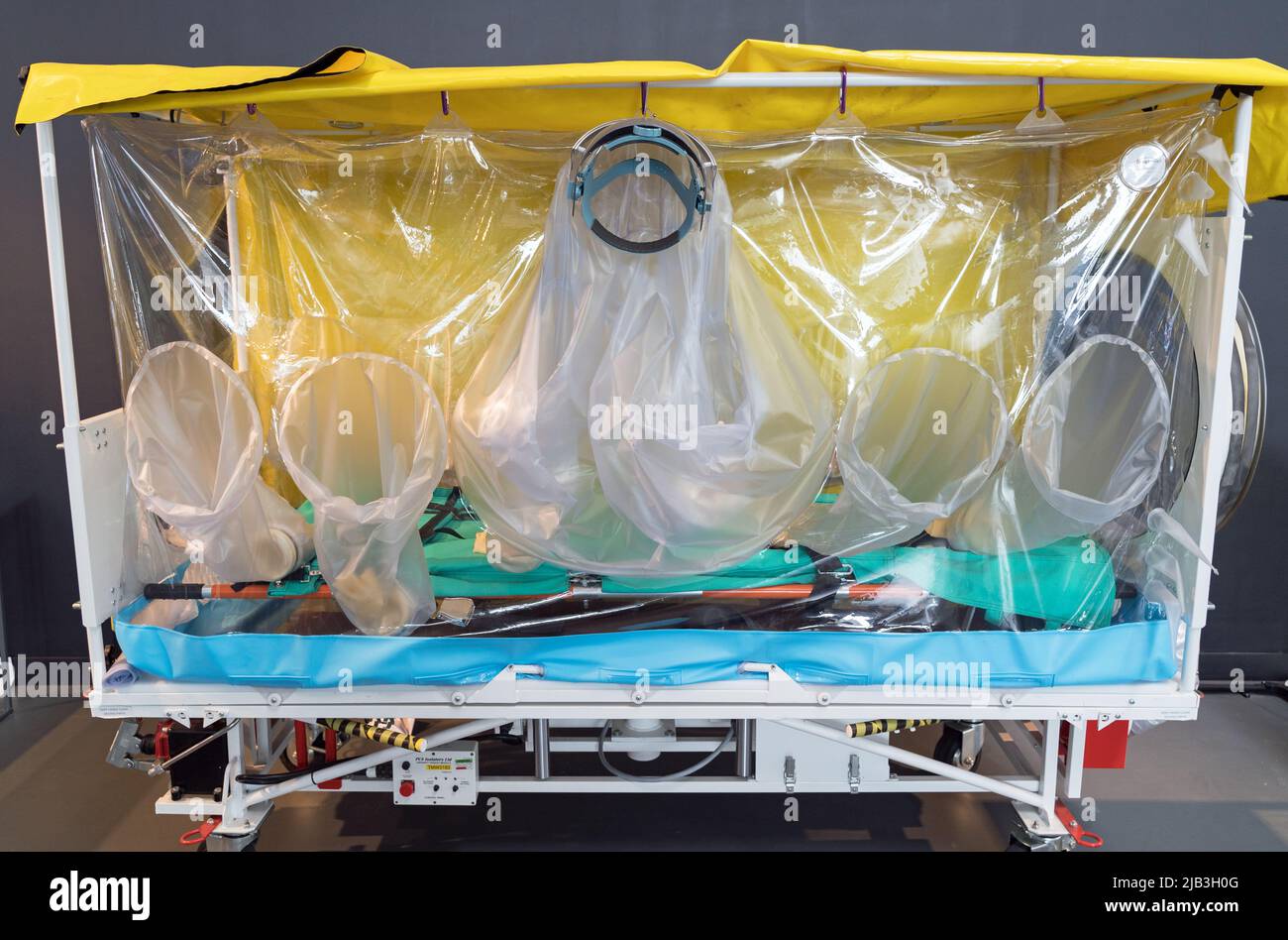 Medical contamination bed for dealing with highly infectious incidents ...