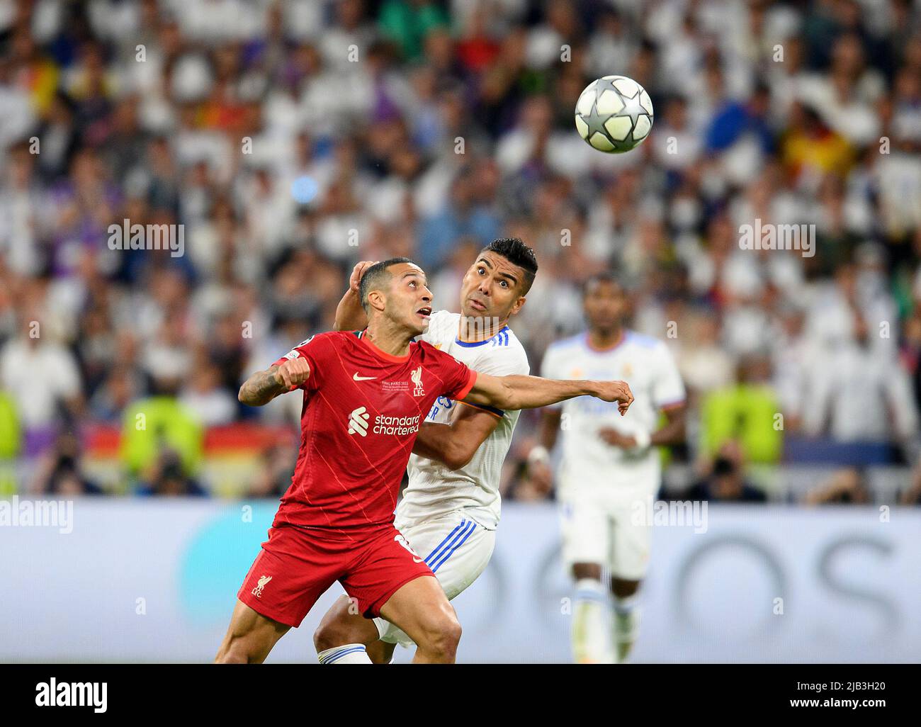 CASEMIRO r. (Real) in duels versus THIAGO (LFC), Action Soccer ...