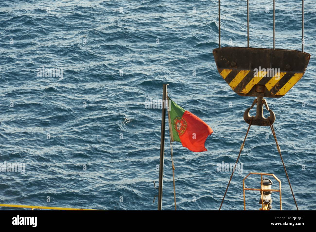 Ship mast flag hi-res stock photography and images - Alamy