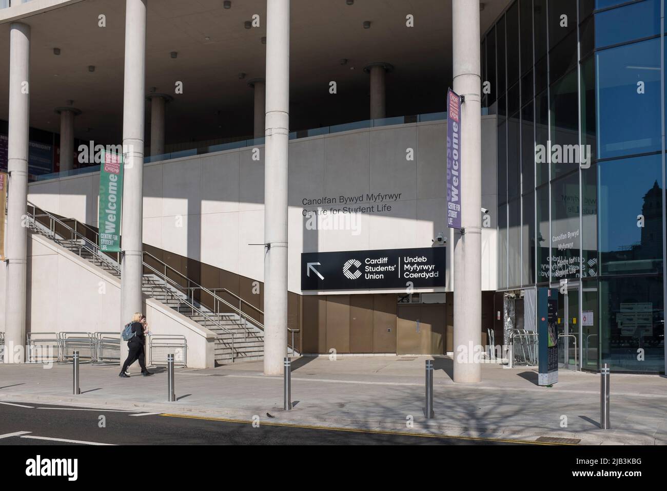 Cardiff university and students hi-res stock photography and images - Alamy