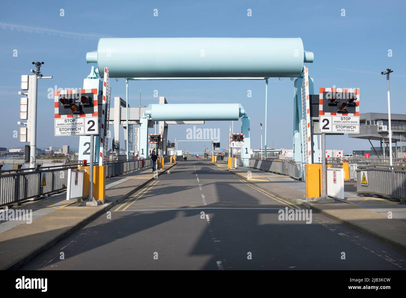 Barrage lift hi-res stock photography and images - Alamy