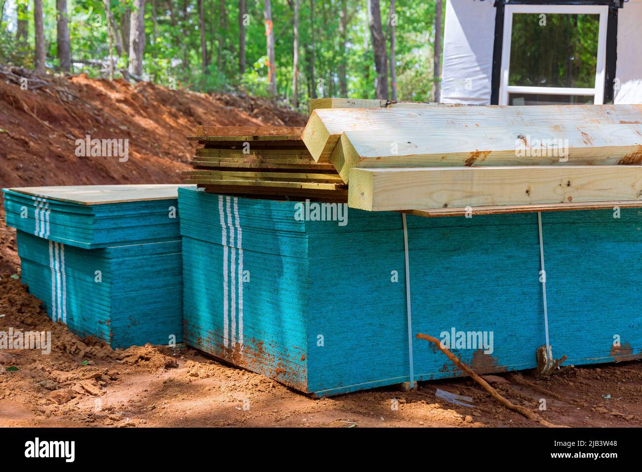 Squared beams hi-res stock photography and images - Alamy