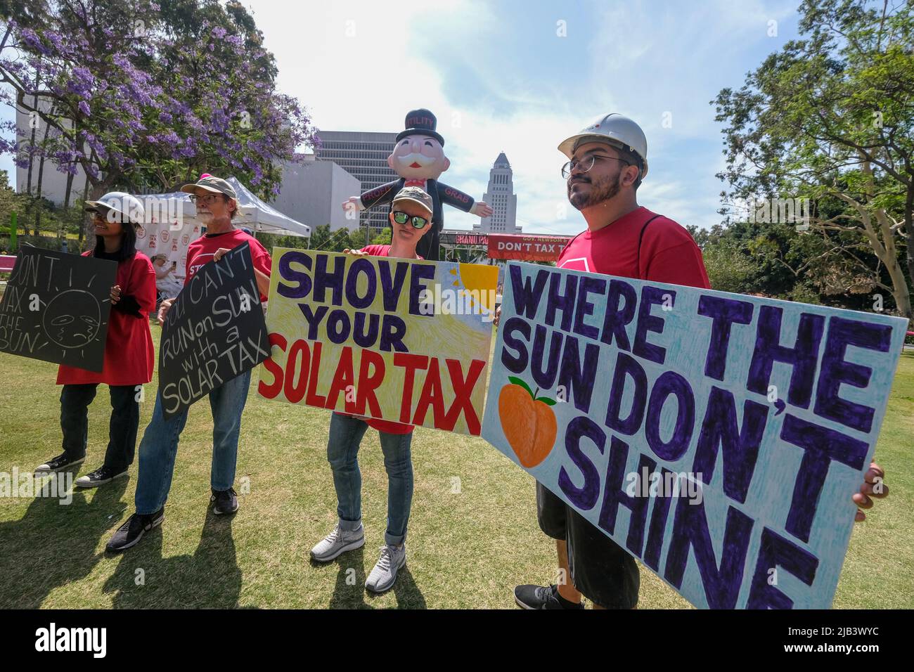 Los Angeles, California, USA. 2nd June, 2022. Solar workers holding ...