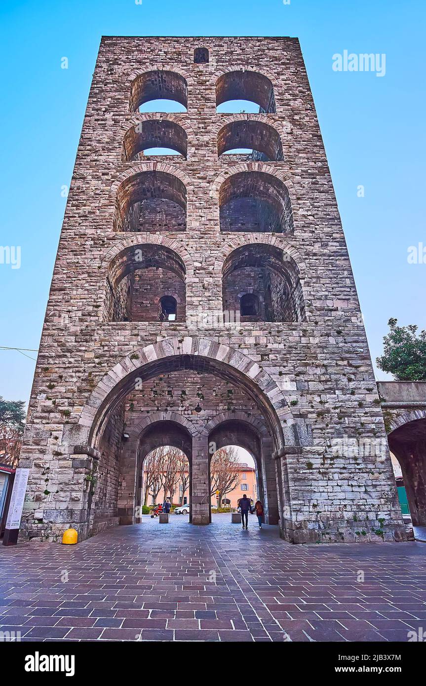 Porta di windows hi-res stock photography and images - Alamy