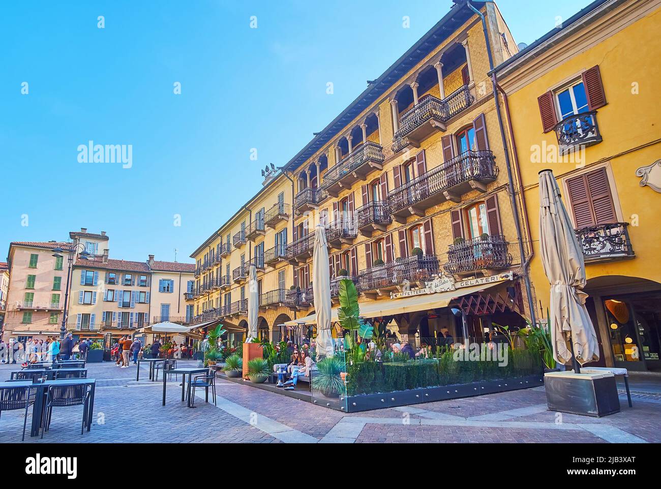 COMO, ITALY - MARCH 20, 2022: The restaurants terraces in front of ...