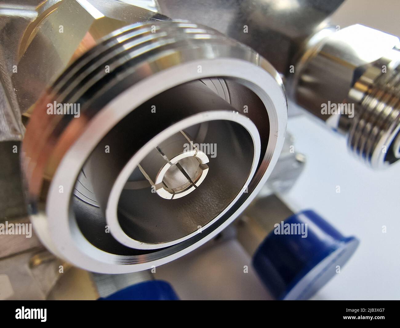 DIN 7/16 low passive intermodulations (PIM) coaxial connector for high ...