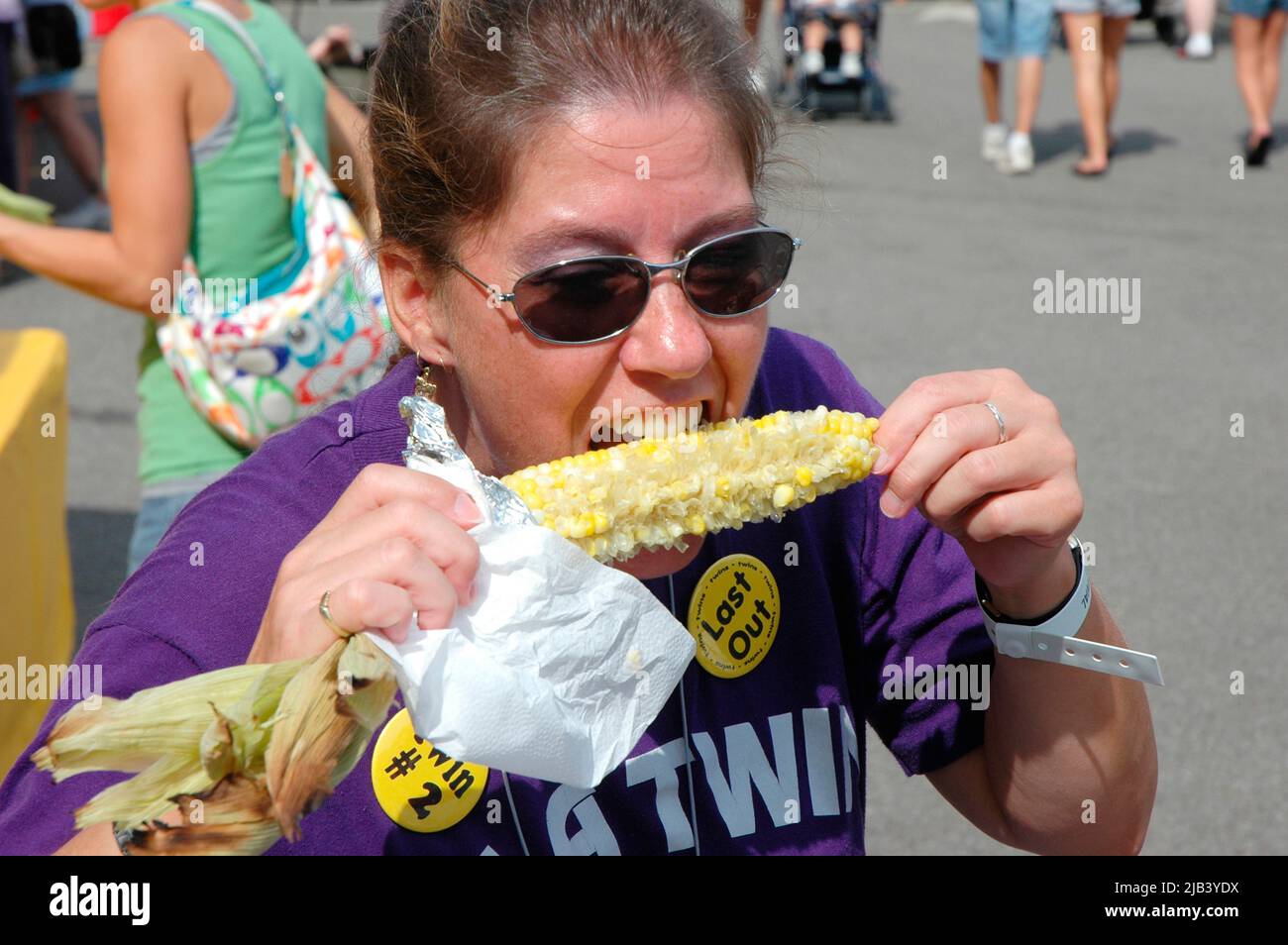 Business people on twin hi-res stock photography and images - Alamy