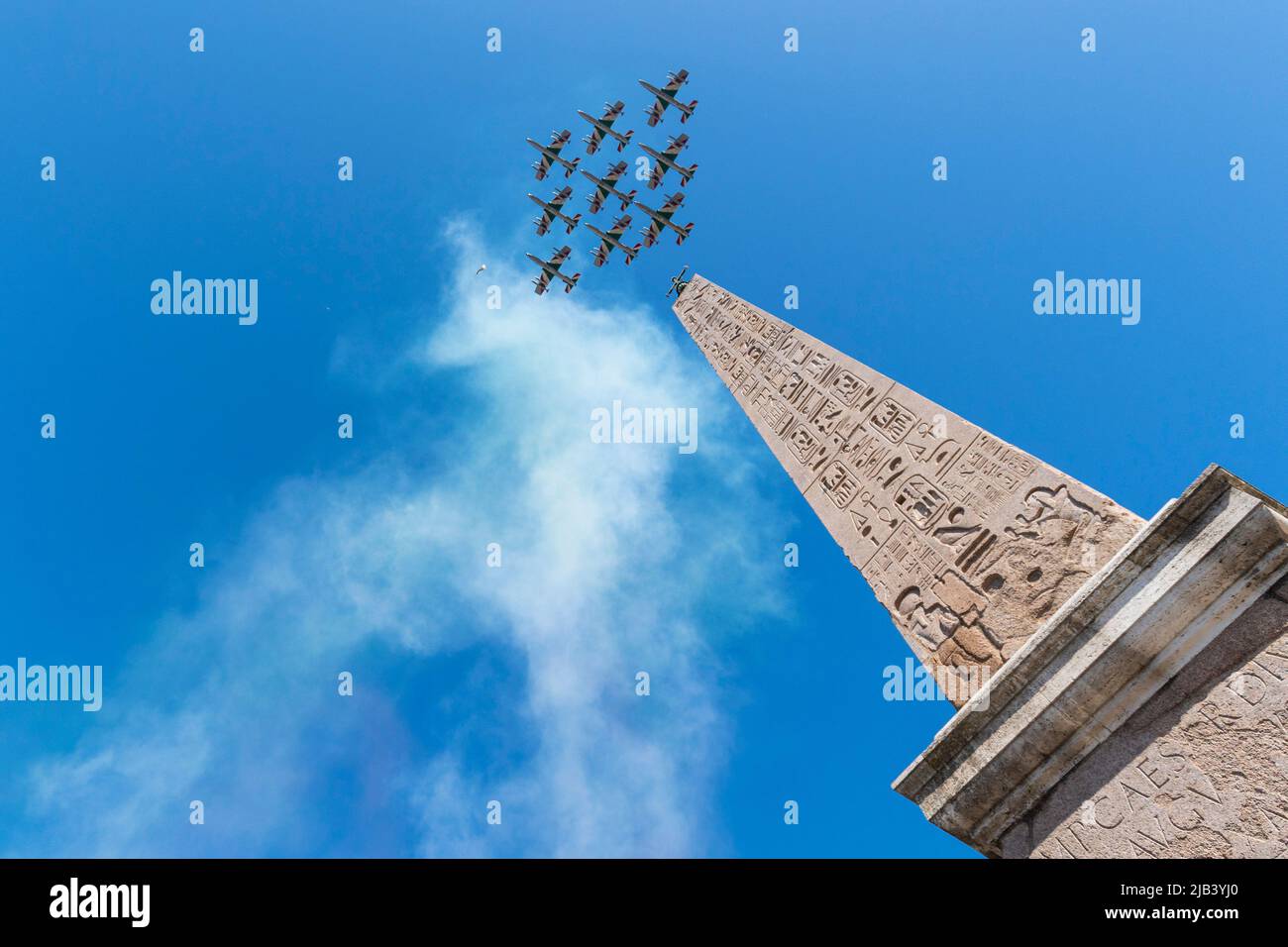 National Acrobatic Patrol, Frecce Tricolori, overfly Via del Corso and ...