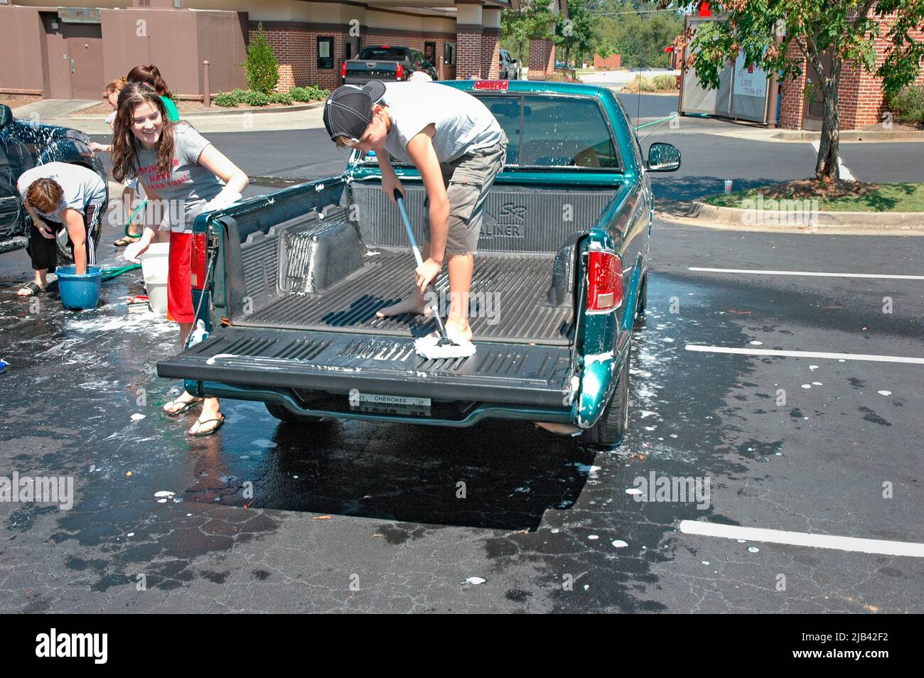 Teens washing car hi-res stock photography and images - Alamy