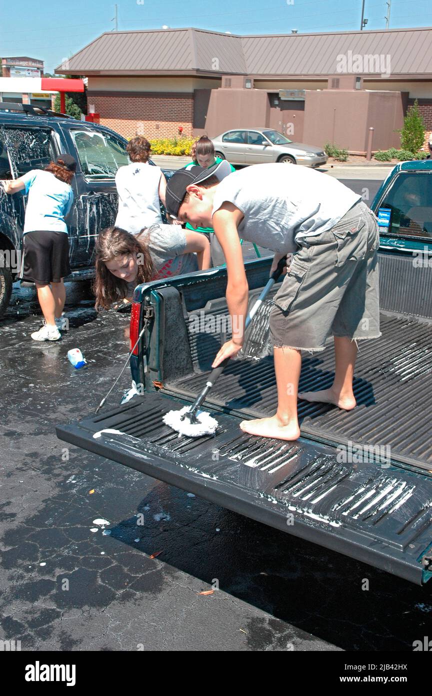 Teens washing car hi-res stock photography and images - Alamy