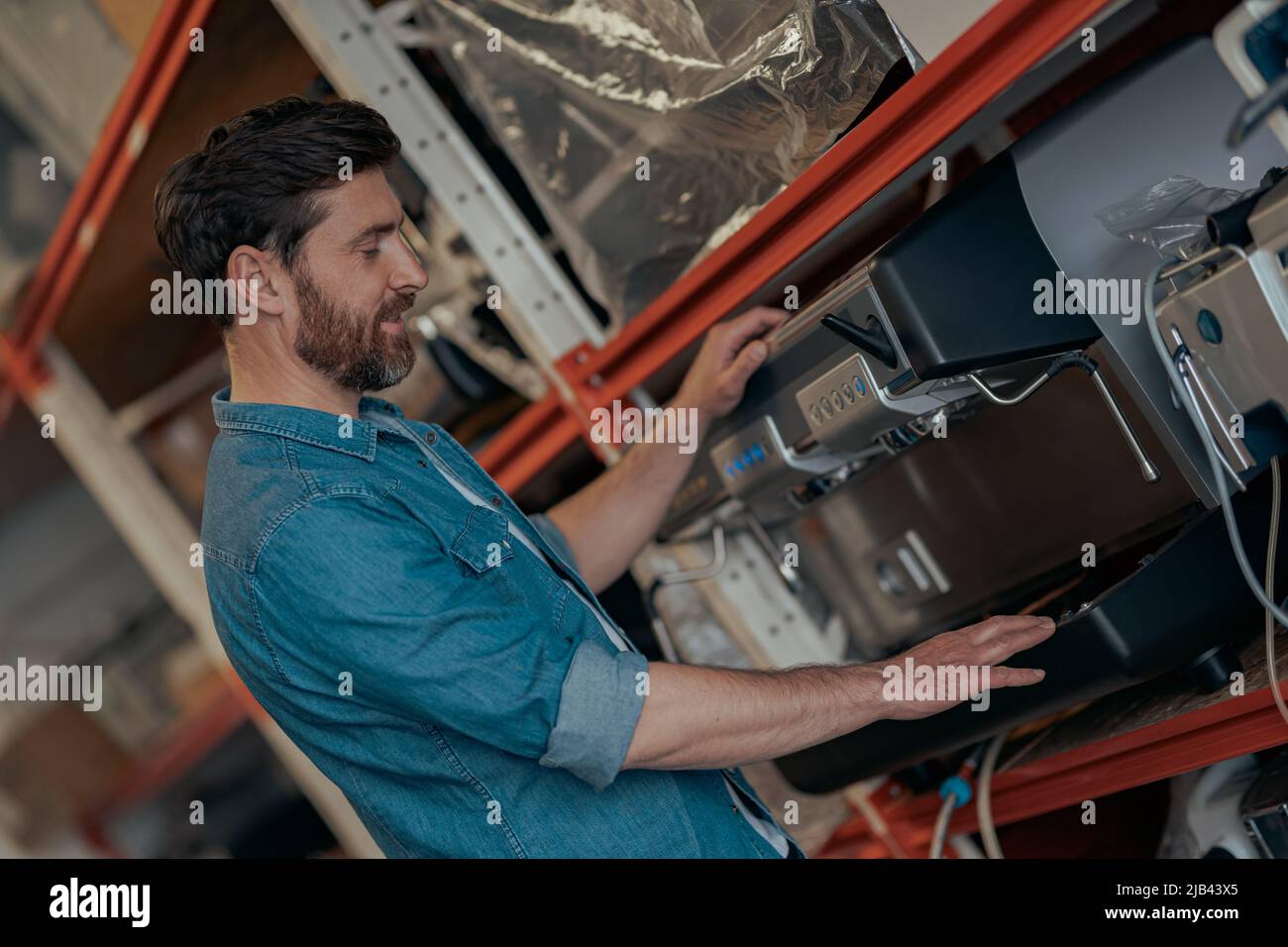 Man fixing coffee machine hi-res stock photography and images - Alamy