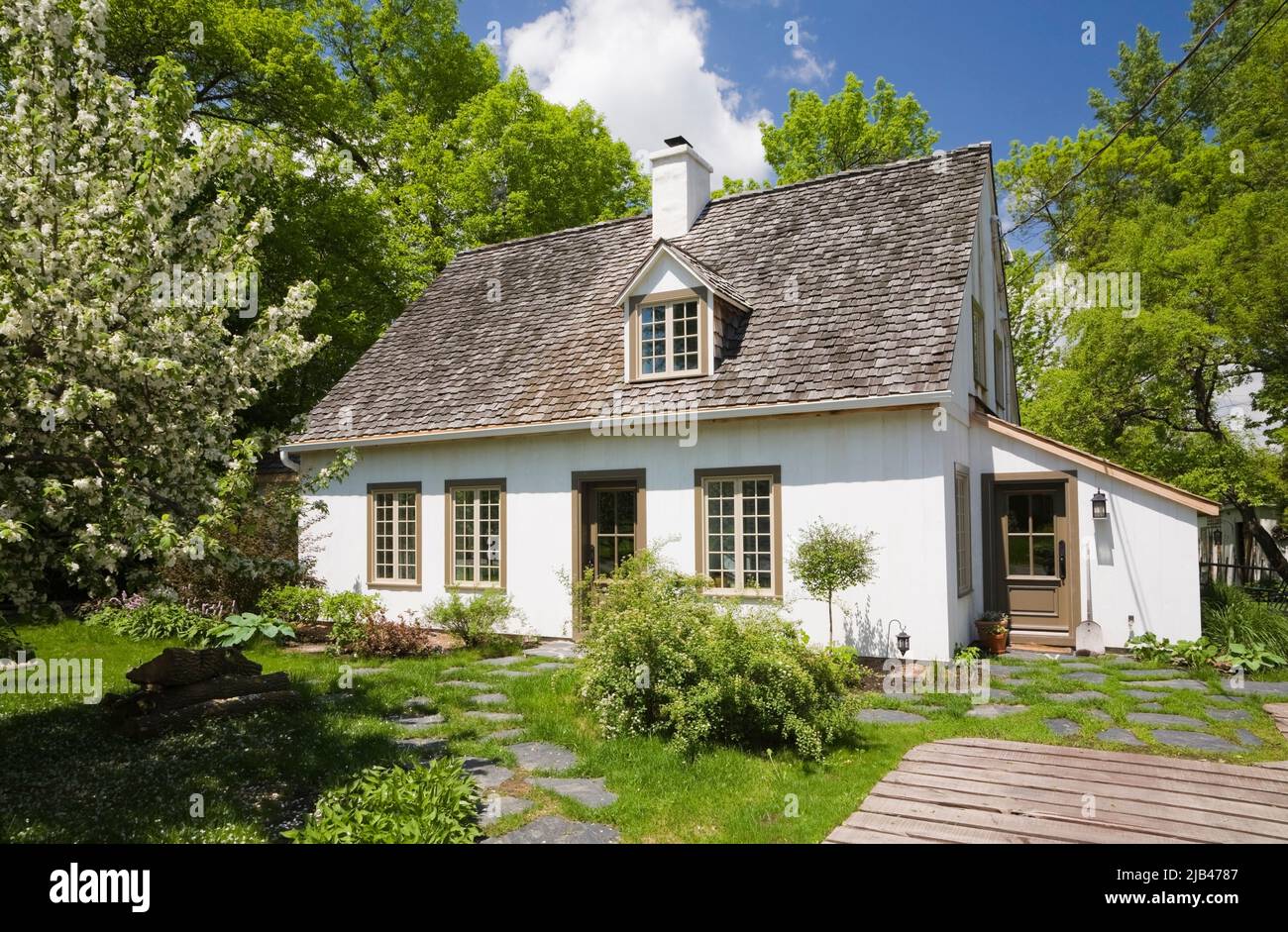 Old circa 1886 Canadiana cottage style home with white stucco cladding ...