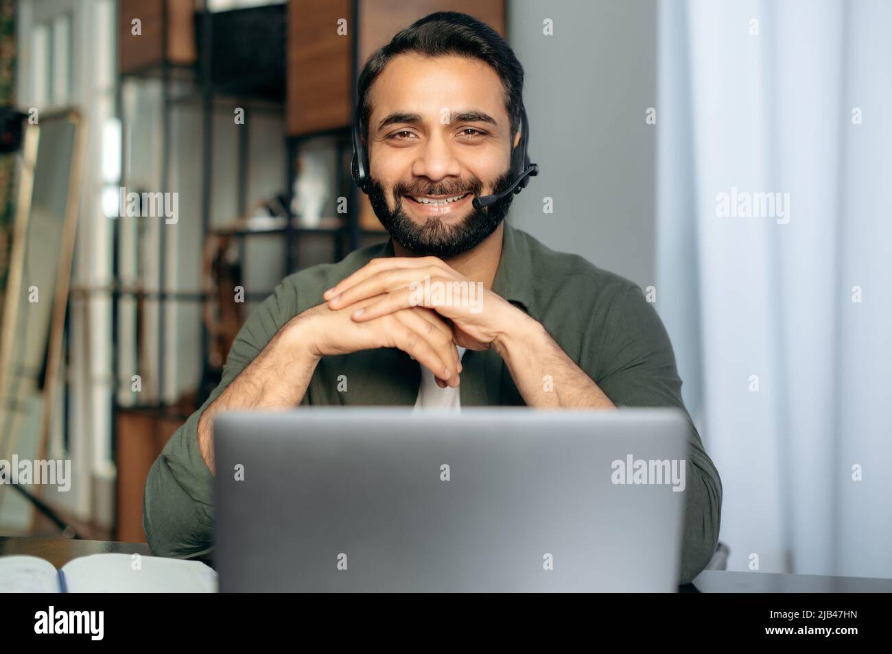 Indian call center hi-res stock photography and images - Alamy