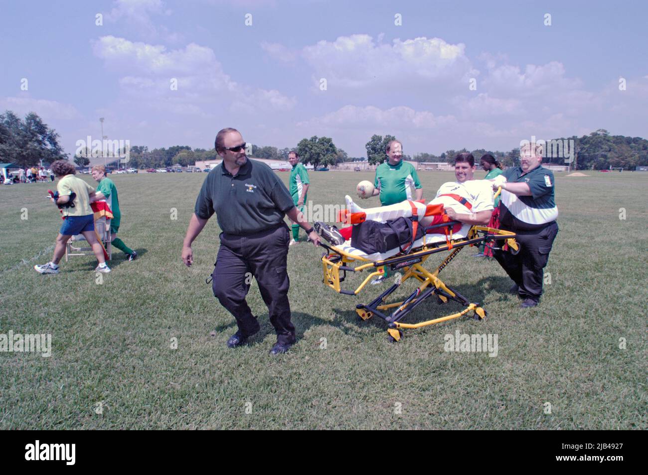 Medics stretcher athlete hi-res stock photography and images - Alamy
