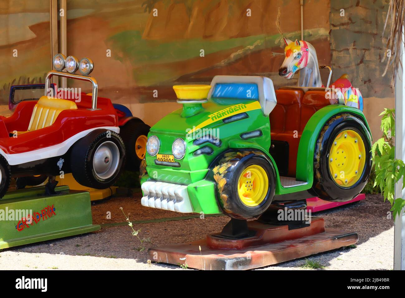 Coin operated kiddie hi-res stock photography and images - Alamy