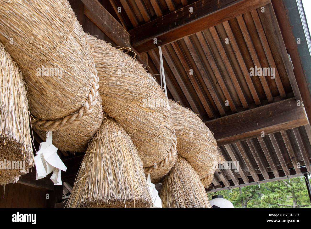 Shimenawa (enclosing rope) tied around Izumo Taisha Shrine, Izumo ...