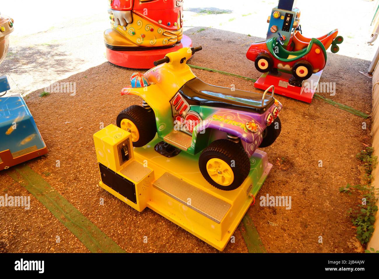 Coin operated amusement kiddie rides Stock Photo - Alamy