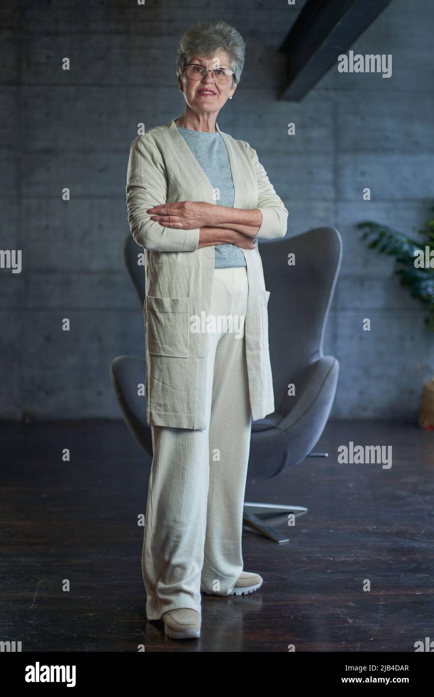 Portrait of beautiful senior woman with white hair Stock Photo - Alamy