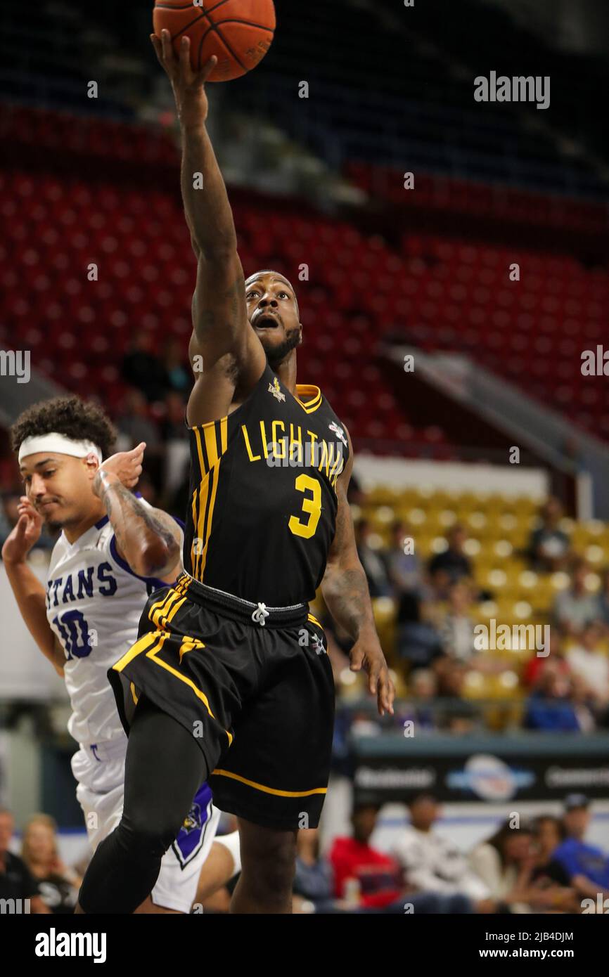 Playoffs game 3 hi-res stock photography and images - Alamy