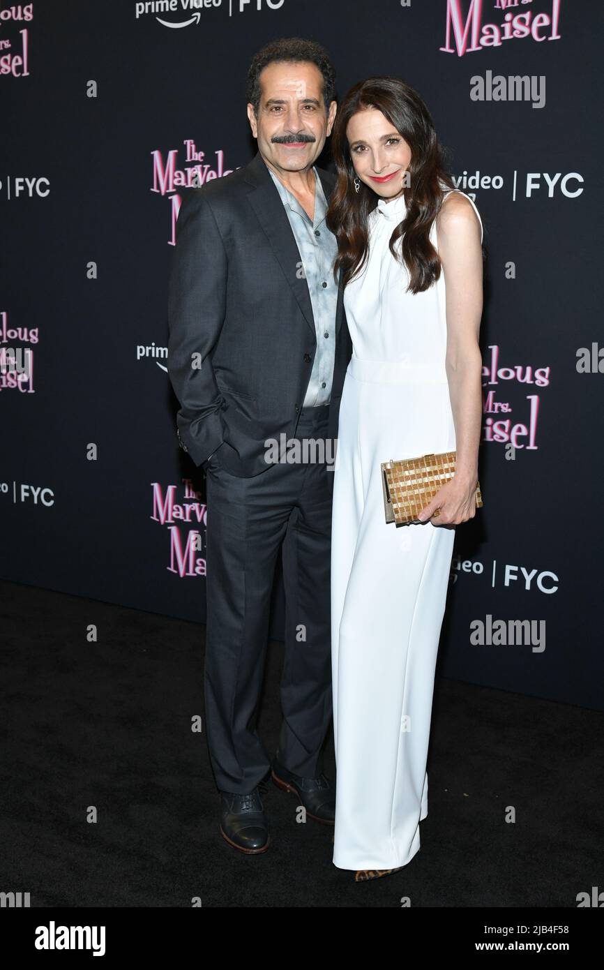 Tony Shalhoub and Marin Hinkle Stock Photo - Alamy