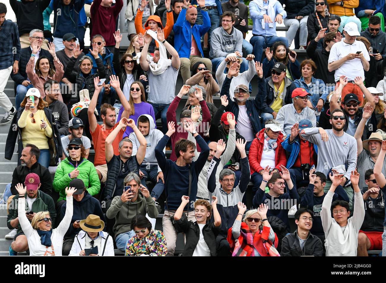 Paris french open stadium crowd hi-res stock photography and images - Alamy