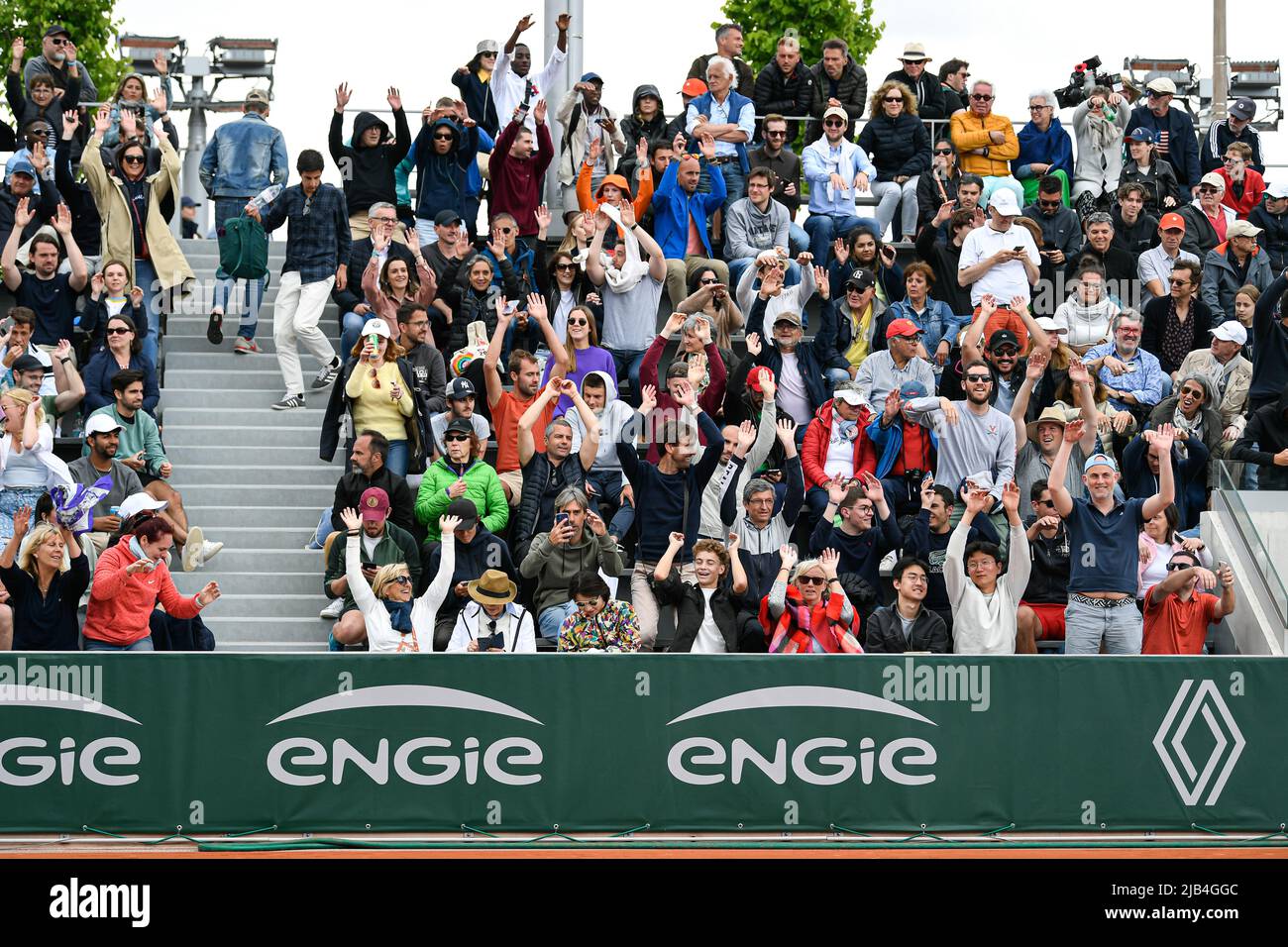 Paris french open stadium crowd hi-res stock photography and images - Alamy