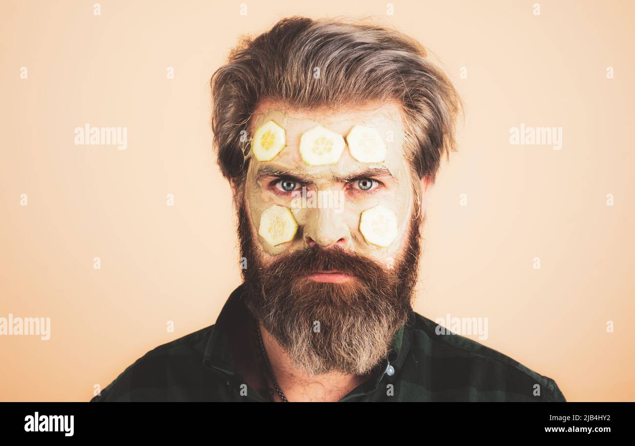 Applying clay face masks hi-res stock photography and images - Alamy