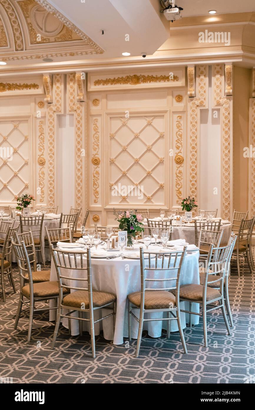 empty banquet hall table Stock Photo - Alamy