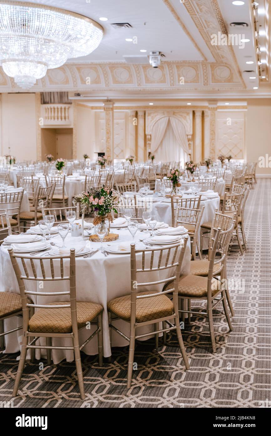 Empty banquet hall table hi-res stock photography and images - Alamy