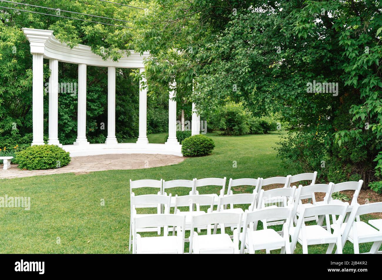an outdoor wedding ceremony location nobody empty Stock Photo - Alamy