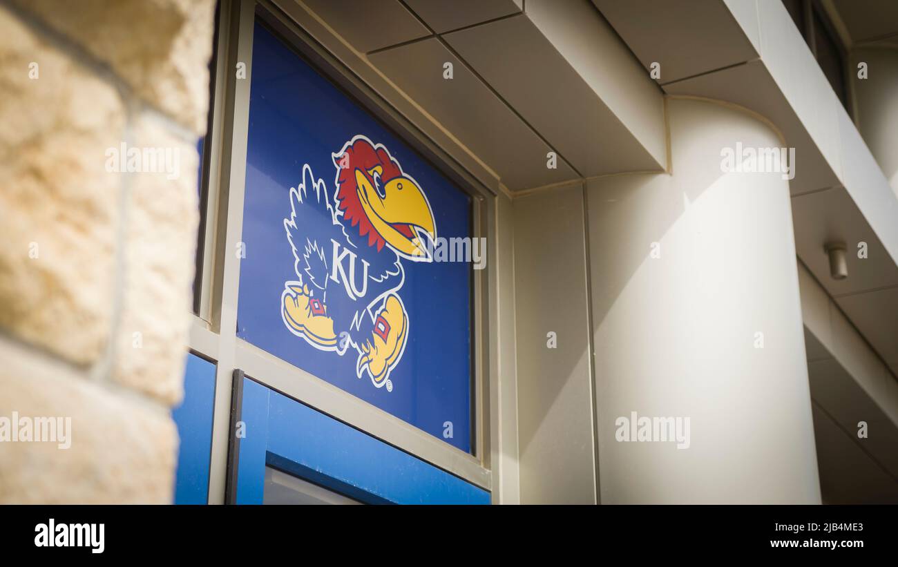 College basketball logo hi-res stock photography and images - Alamy