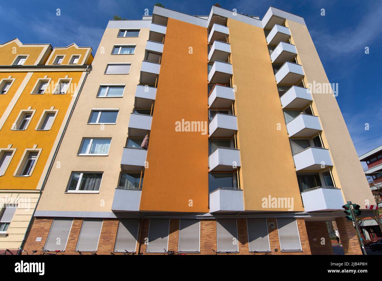 High rise apartment building hi-res stock photography and images - Alamy