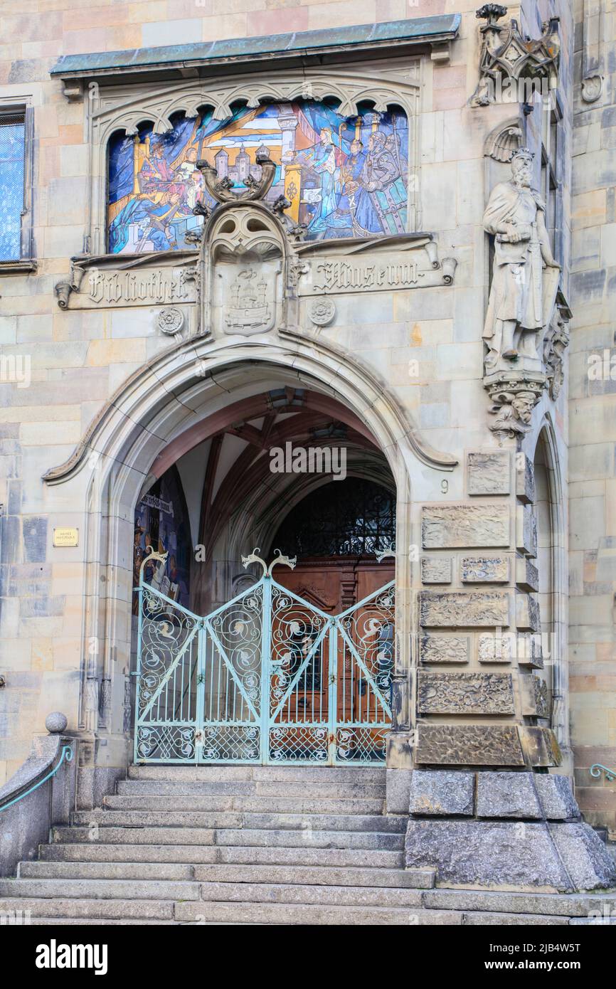 Art nouveau hints hi-res stock photography and images - Alamy