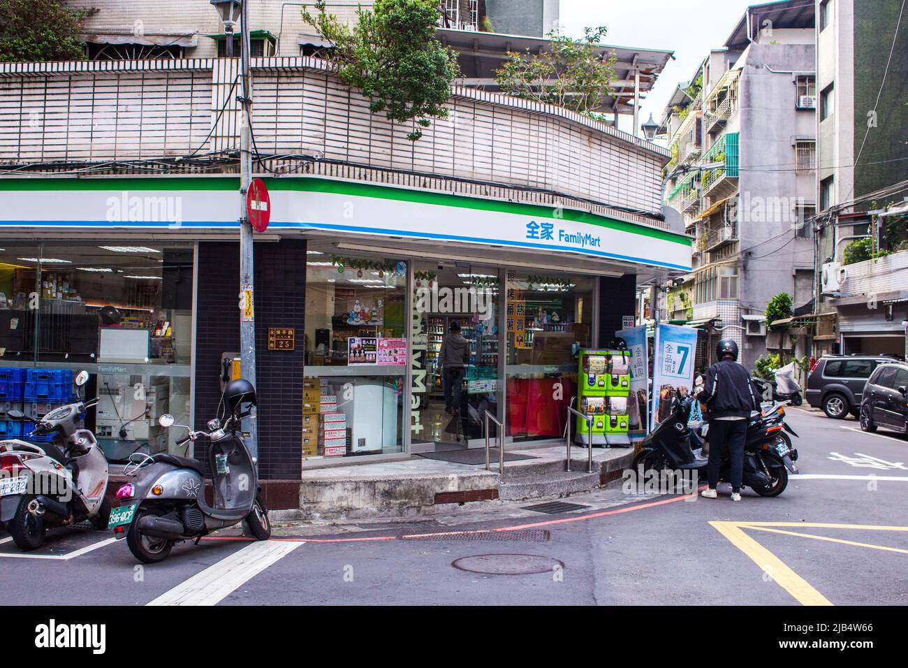 FamilyMart, the 2nd most popular convenience store in Taiwan, in ...