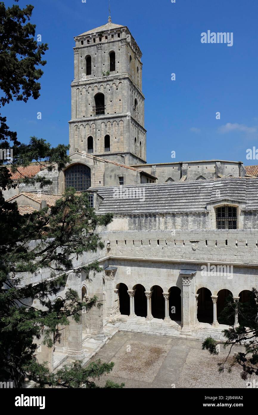 Cloister, Romanesque former Benedictine abbey church Eglise Saint ...
